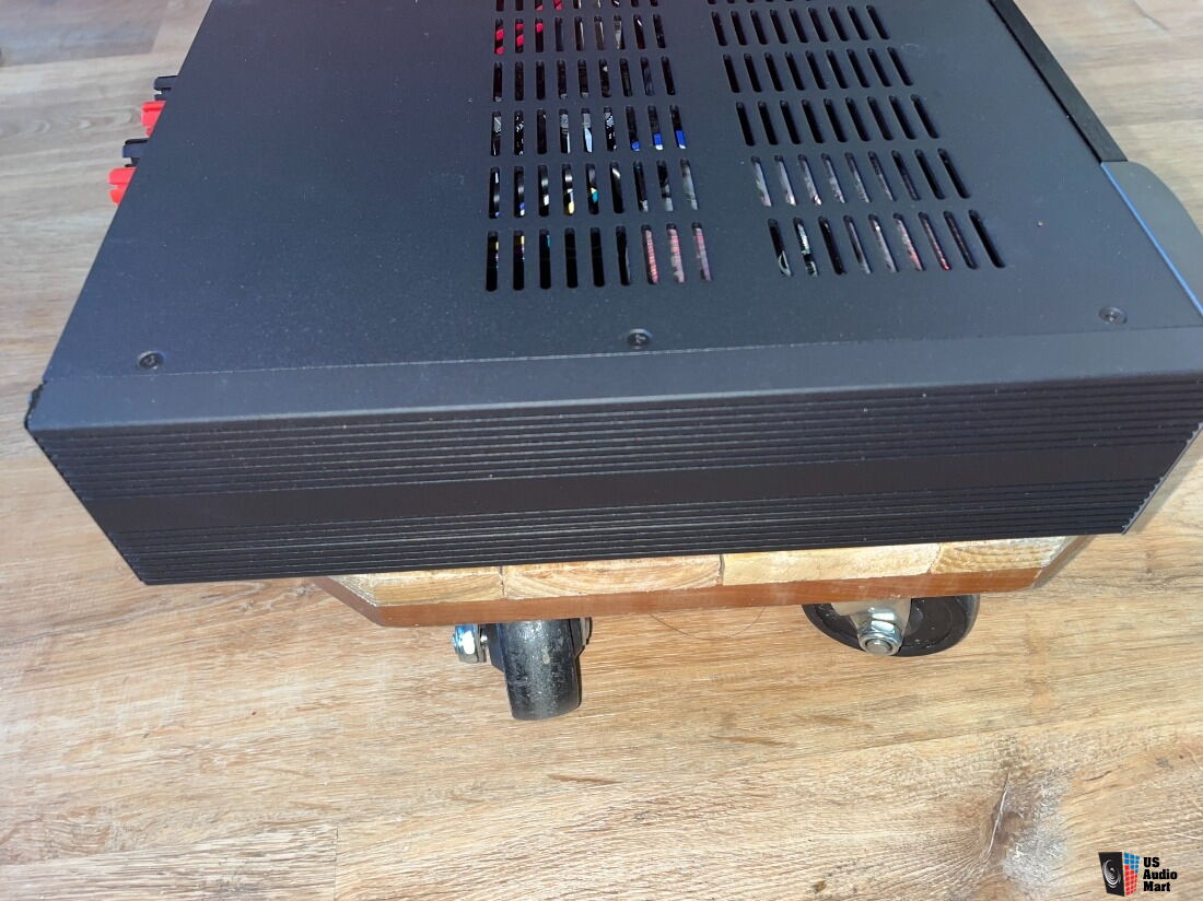 Moon 240i Integrated Amplifier by SimAudio, Canada Photo #4303727 - US ...