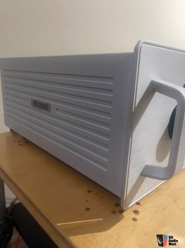 Audio research reference 6 used condition 9/10 !! No dents or scratches ...