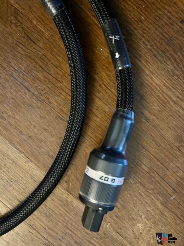 Synergistic Research G 07 UEF Blue Power Cable -5ft Photo #4372221 - US ...