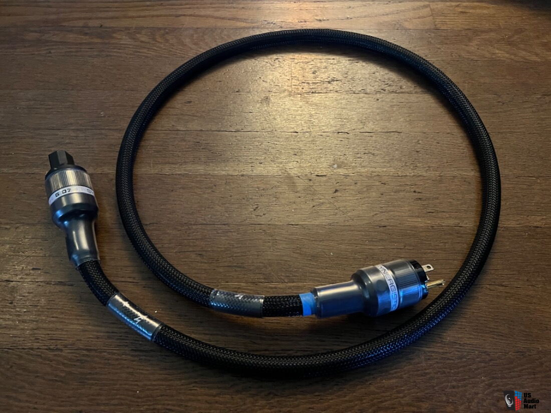 Synergistic Research G 07 UEF Blue Power Cable -5ft Photo #4372223 - US ...