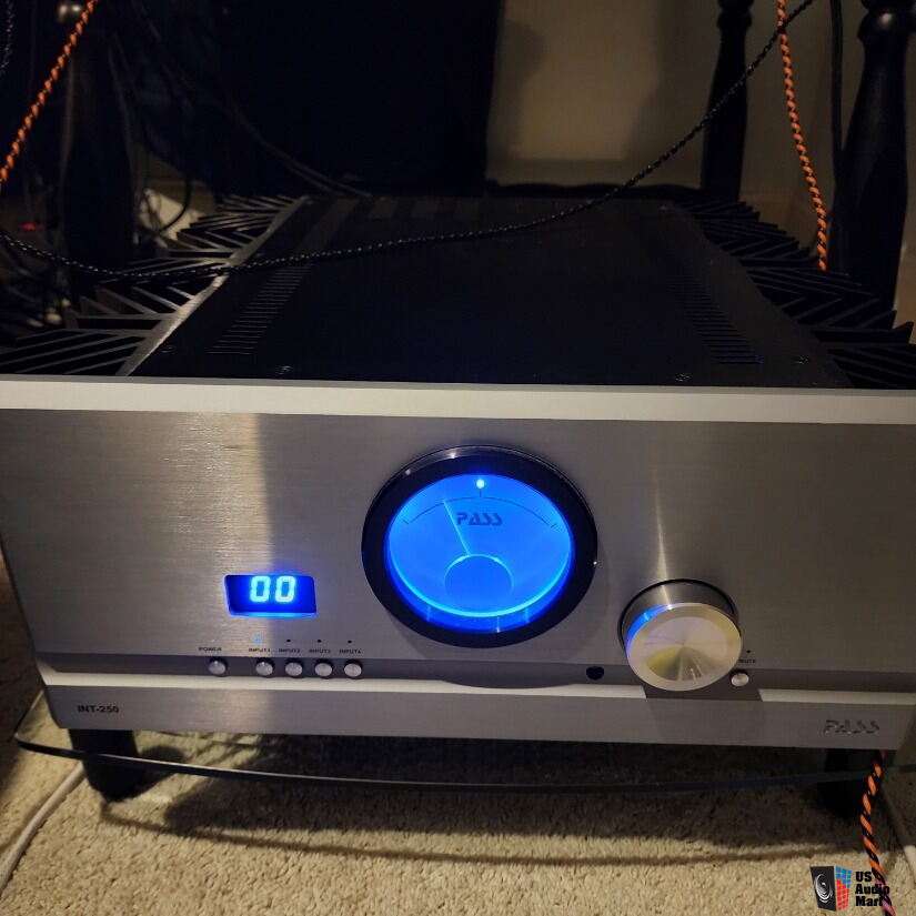 Pass labs Int 250 Photo #4373253 - US Audio Mart