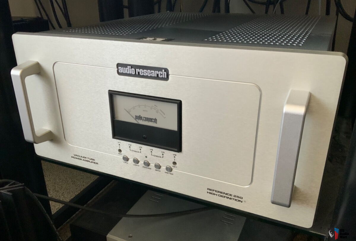 Audio Research Reference 250SE mono amplifiers in very nice condition ...