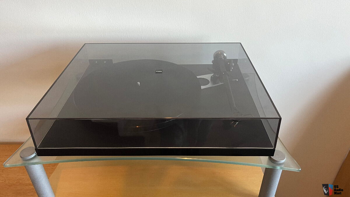 Rega P6 LP Turntable. Flawless! Only 4 months light use. Gene Rubin ...