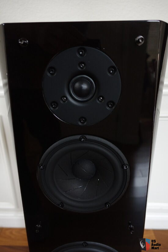 SONY SS-AR2 floor standing speakers, very musical, in mint condition ...
