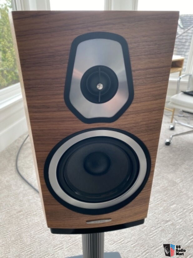 Sonus Faber Sonetto II w/ Stands Photo #4415860 - US Audio Mart