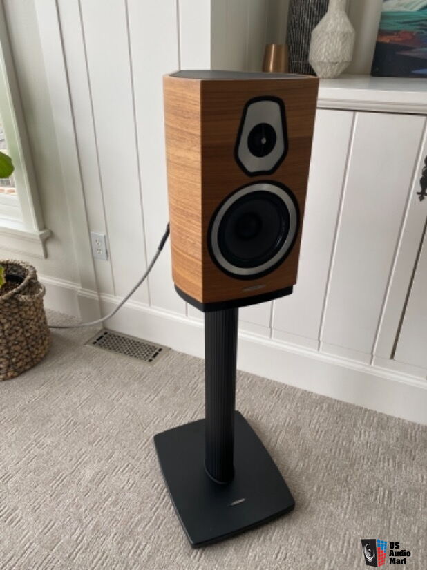Sonus Faber Sonetto II w/ Stands Photo #4415860 - US Audio Mart