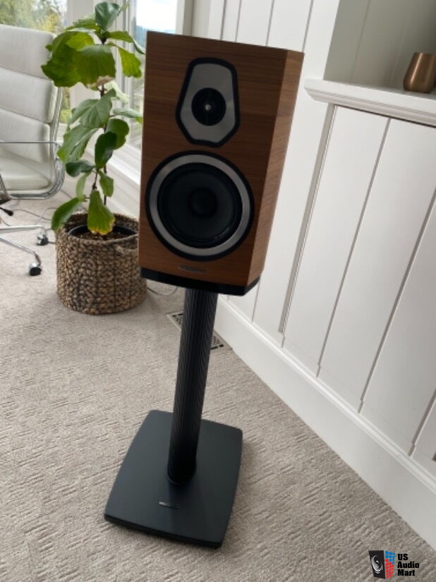 Sonus Faber Sonetto II w/ Stands Photo #4415865 - US Audio Mart