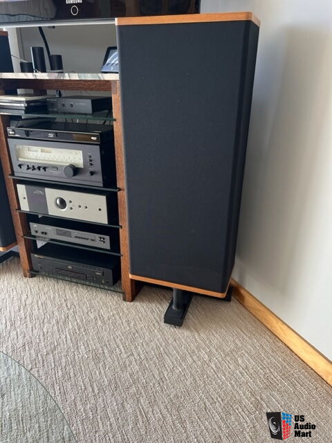 Pair of Vandersteen 2 with Vandy stands Photo #4434185 - US Audio Mart
