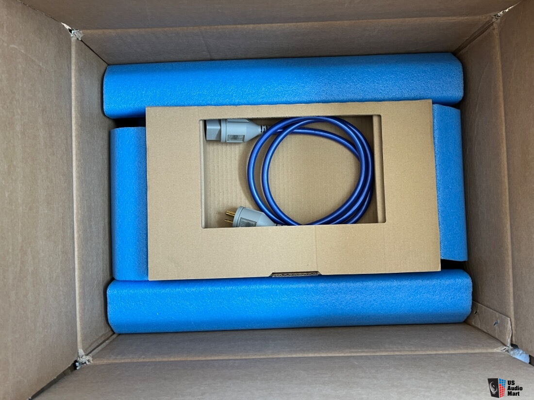 Isotek EVO3 Sigmas Power Conditioner + Premier Power Cable (6 Outlets ...