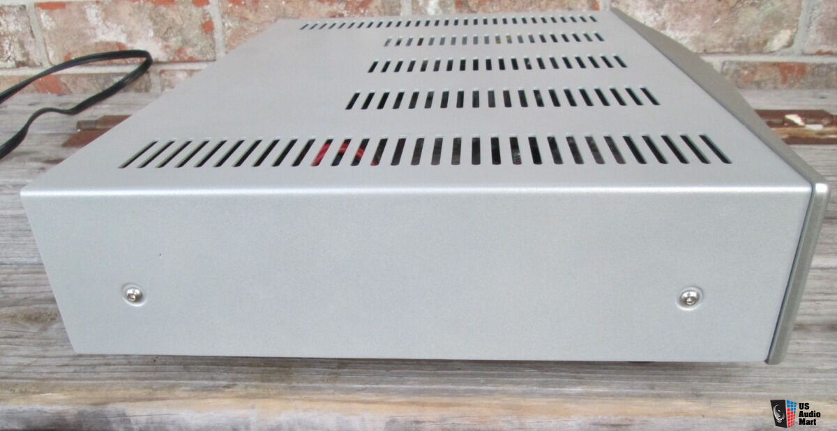Hegel H80 Analog Integrated amp with New Hegel remote Photo #4444212 ...
