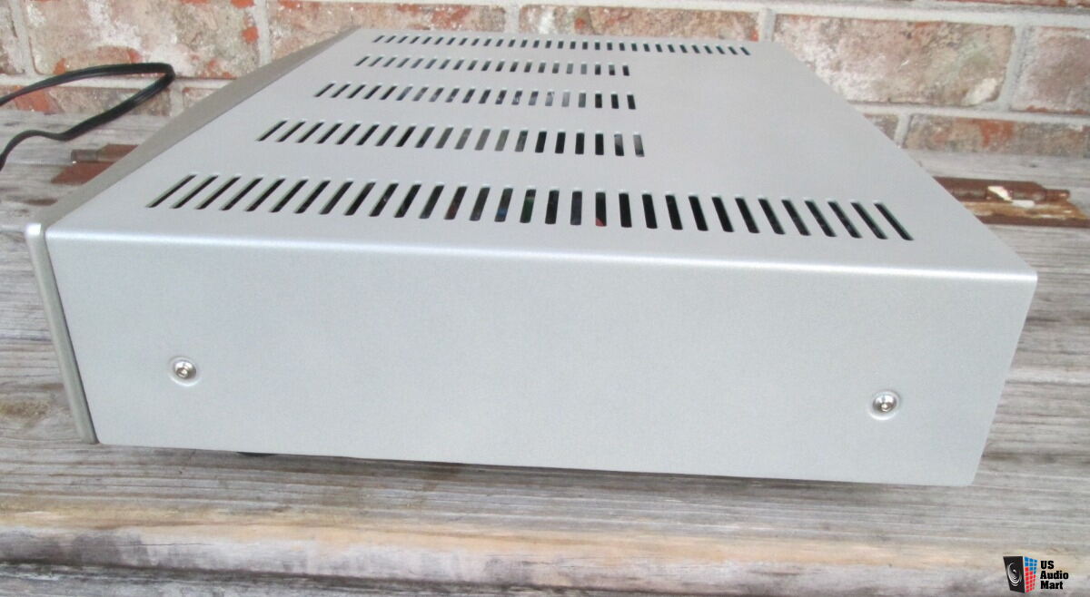 Hegel H80 Analog Integrated amp with New Hegel remote Photo #4444203 ...