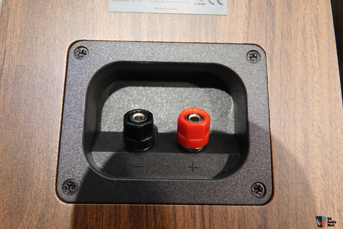 Jamo Studio8 Series bookshelf Speakers Photo #4446537 - US Audio Mart