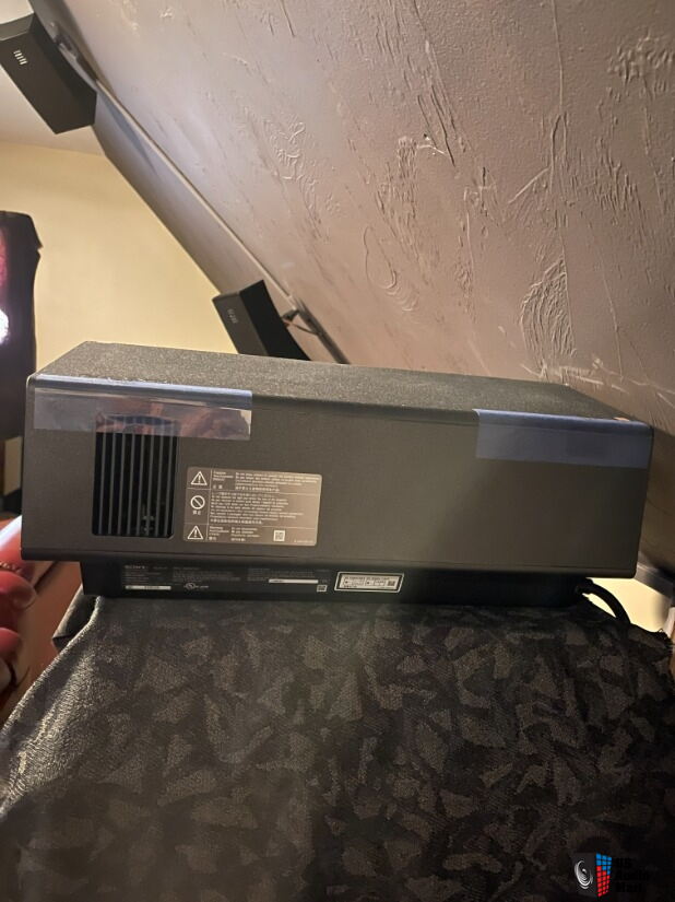 Sony VPL-XW6000 4K native laser projector Photo #4454353 - US Audio Mart