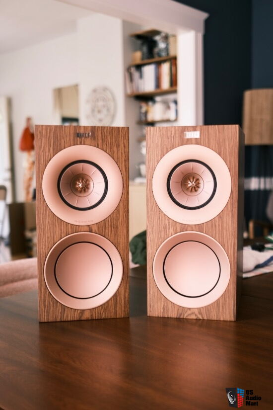 KEF R3 in Walnut Photo #4465492 - US Audio Mart