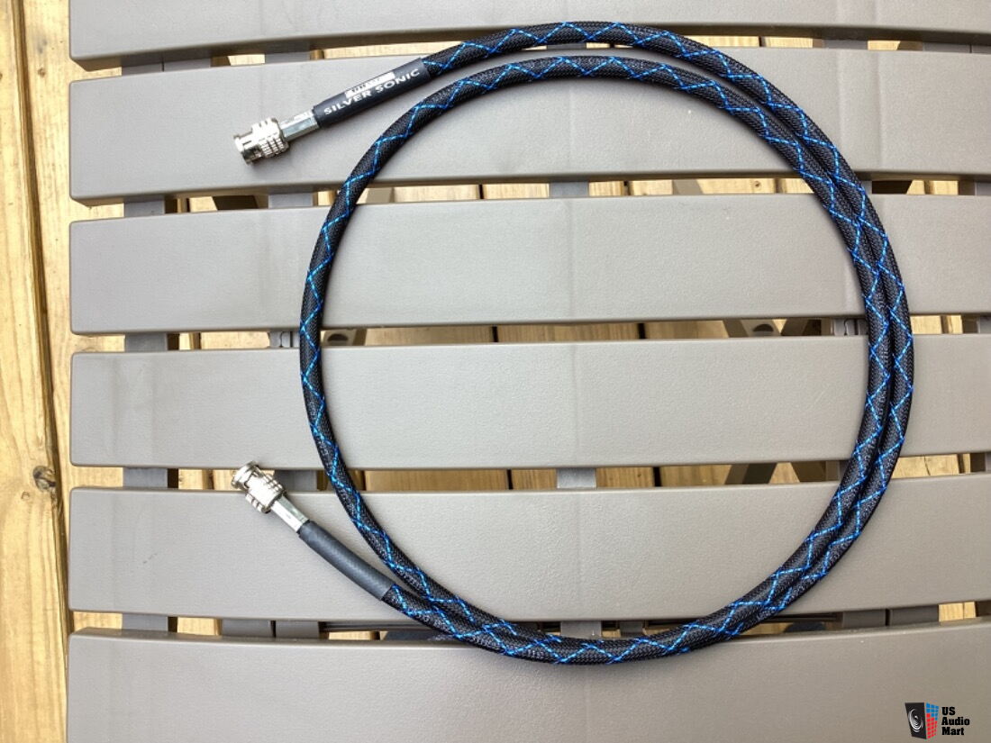DH Labs D-750 Digital Cable 1.5M BNC to BNC with RCA Adapters Photo ...