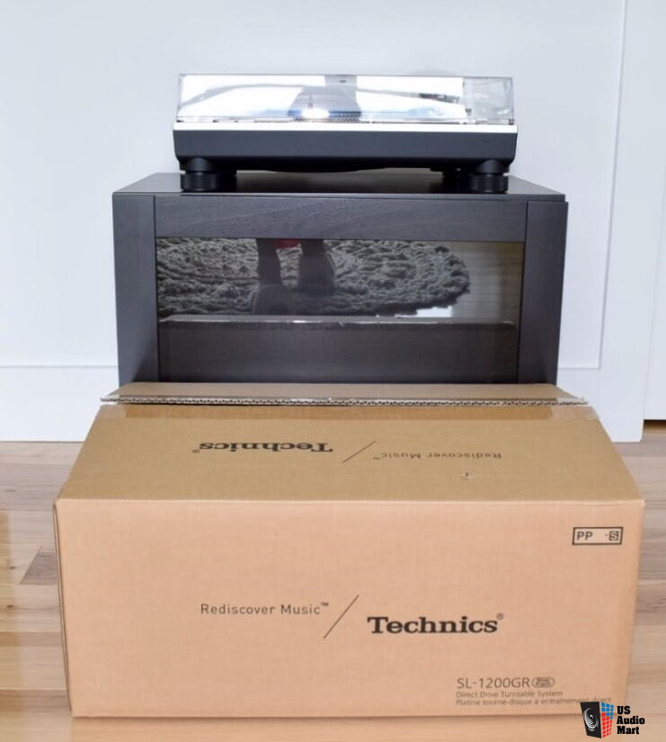 Technics SL-1200GR Turntable w/ Audiotechnica VM540ML 30 hours on both ...