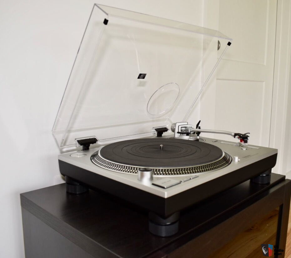 Technics SL-1200GR Turntable w/ Audiotechnica VM540ML 30 hours on both ...