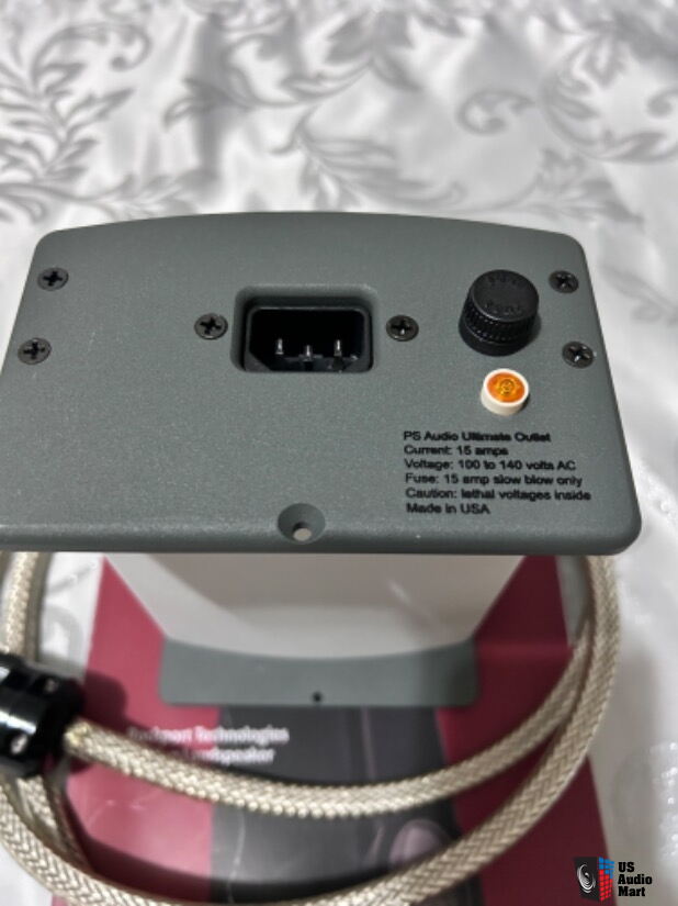 PS Audio Ultimate Outlets 15A + Analysis Plus Power Oval 1.5M 12AWG ...