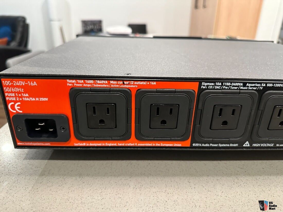 IsoTek EV03 AQUARIUS Power Conditioner Photo #4496630 - US Audio Mart
