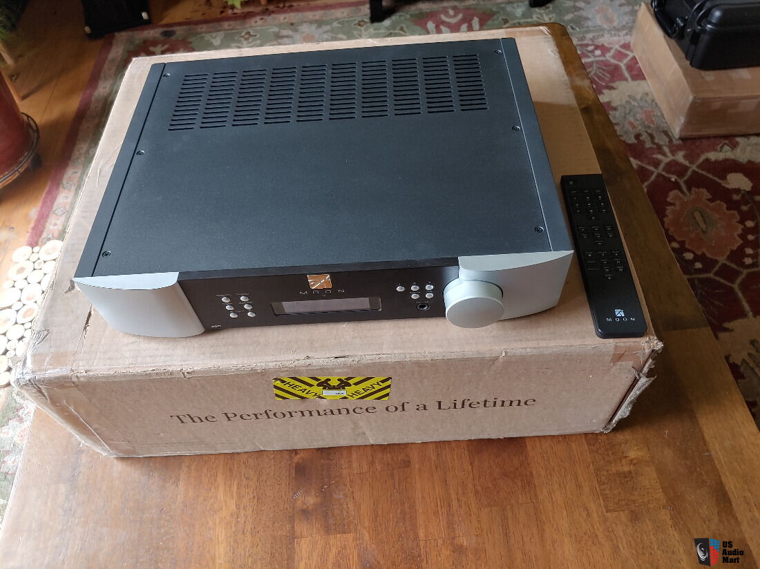 Simaudio Moon 390 Preamplifier DAC / Network Player / Headphone Amp ...