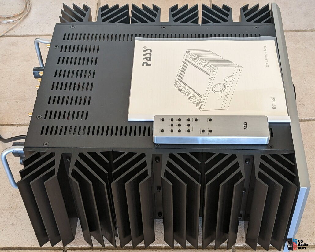 Pass Labs INT-250 class A/B integrated amplifier FREE shipping Photo ...