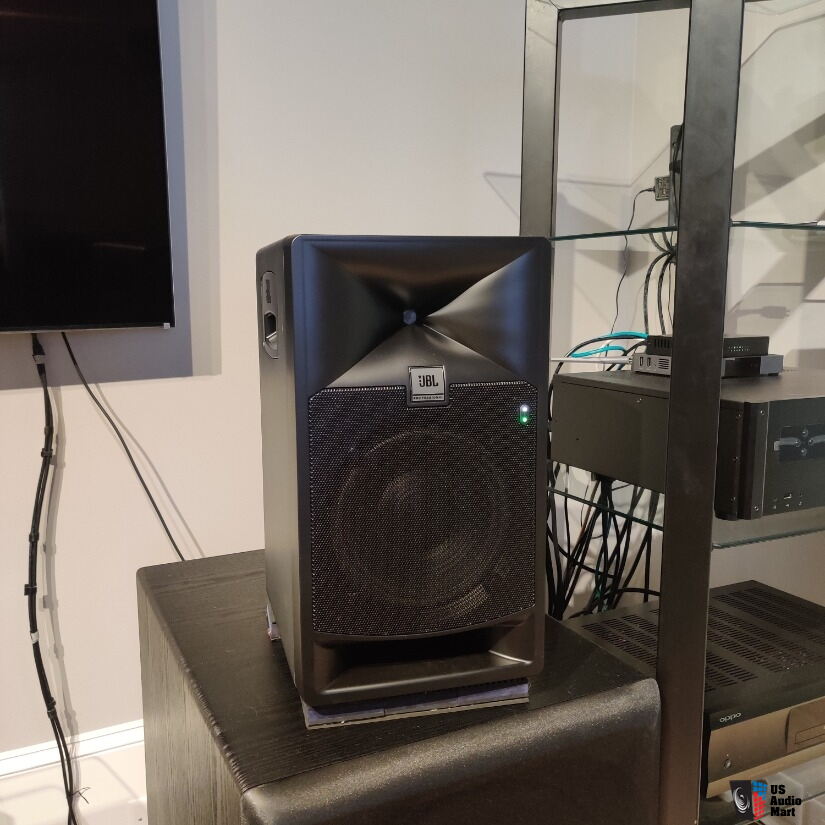 1 pair JBL708P 8" Bi-Amplified Master Reference Monitor. Almost new
