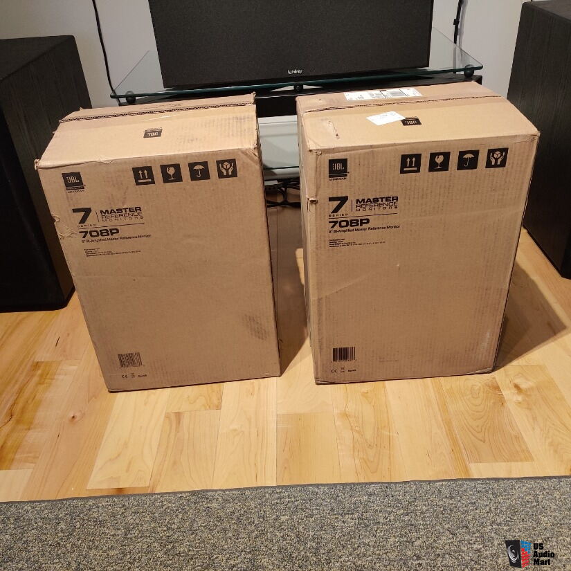 1 pair JBL708P 8" Bi-Amplified Master Reference Monitor. Almost new