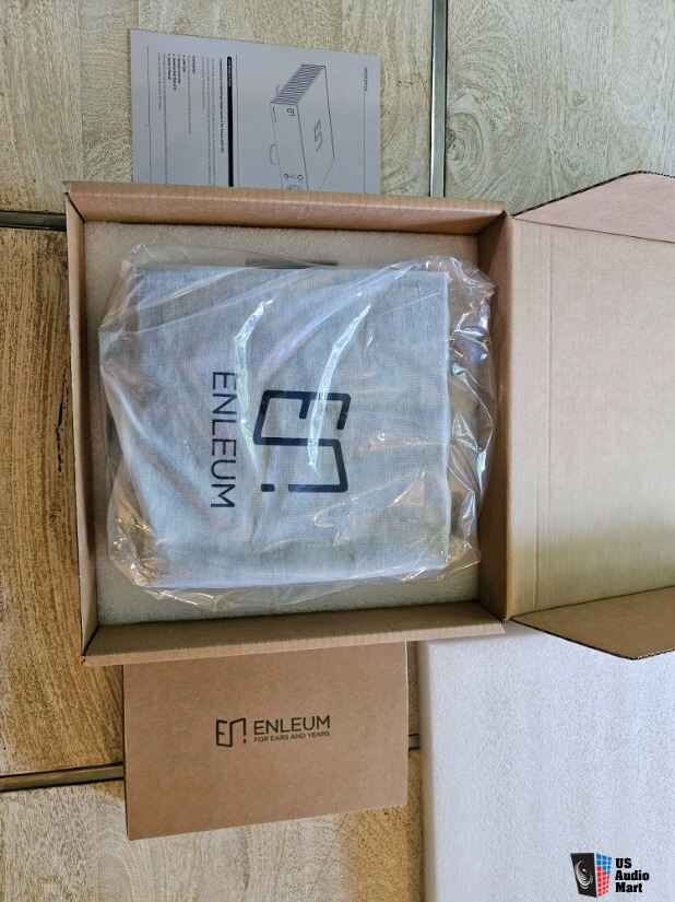 Enleum Amp-23r with Isolation Footers - MINT LIKE NEW Photo #4531021 ...