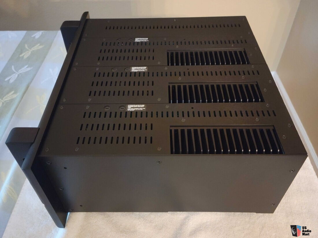 Bryston 6B SST2 Amplifier 19" Black - Front Handles With Blue LEDs) - 3 ...