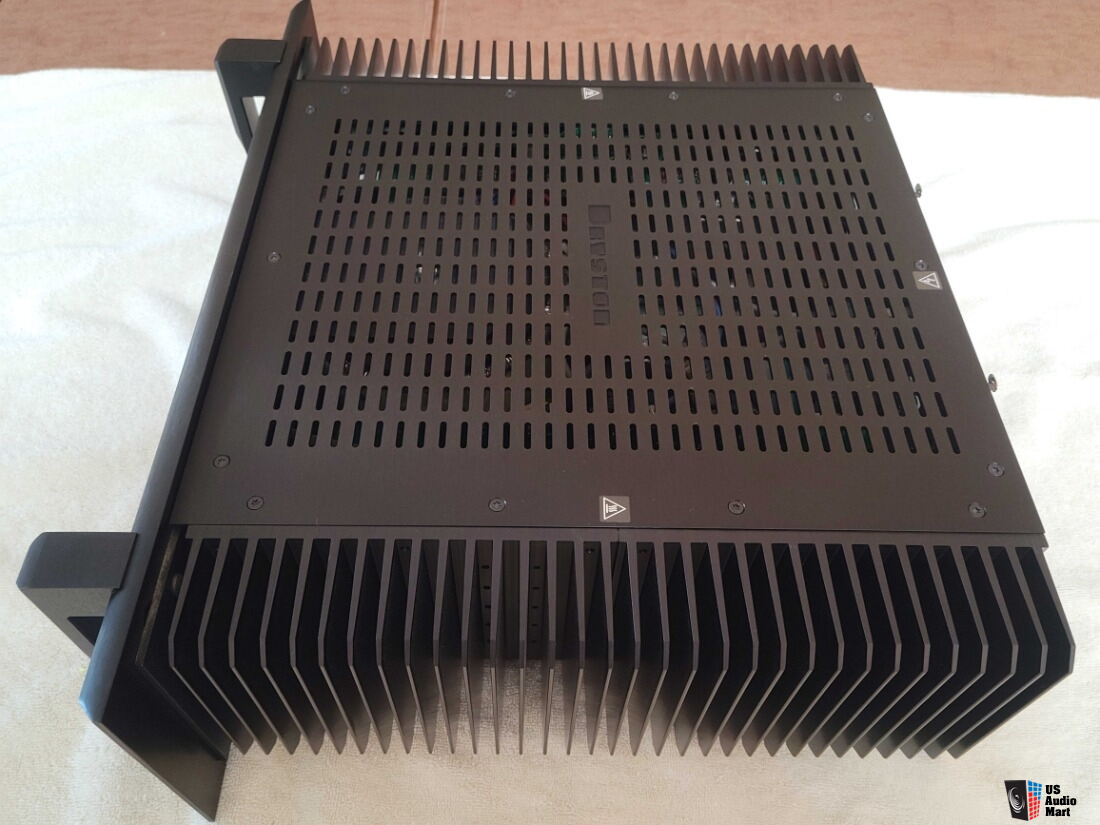 Bryston 4B Cubed Dual-Mono Amplifier With 19" Black Trim Panel And Blue ...