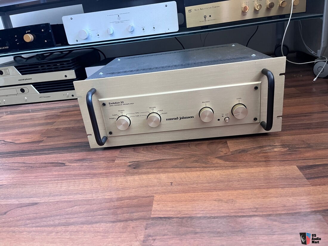 Conrad Johnson Evolution 20SE preamp with phono stage Photo #4553184 ...