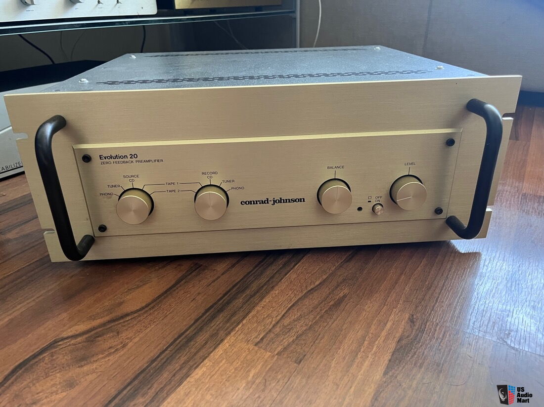 Conrad Johnson Evolution 20SE preamp with phono stage Photo #4553187 ...