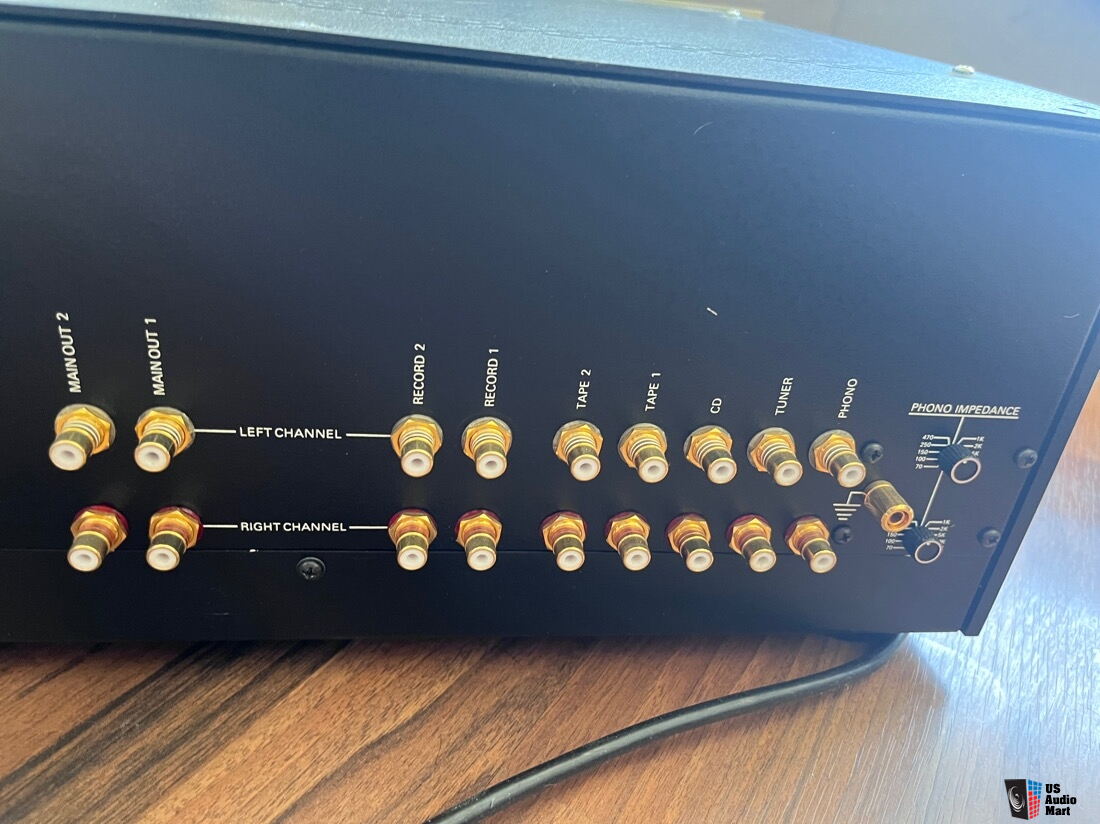 Conrad Johnson Evolution 20SE preamp with phono stage Photo #4553192 ...