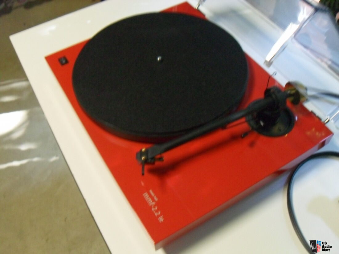 music hall 2.2 le red gloss turntable Photo #4574662 - US Audio Mart