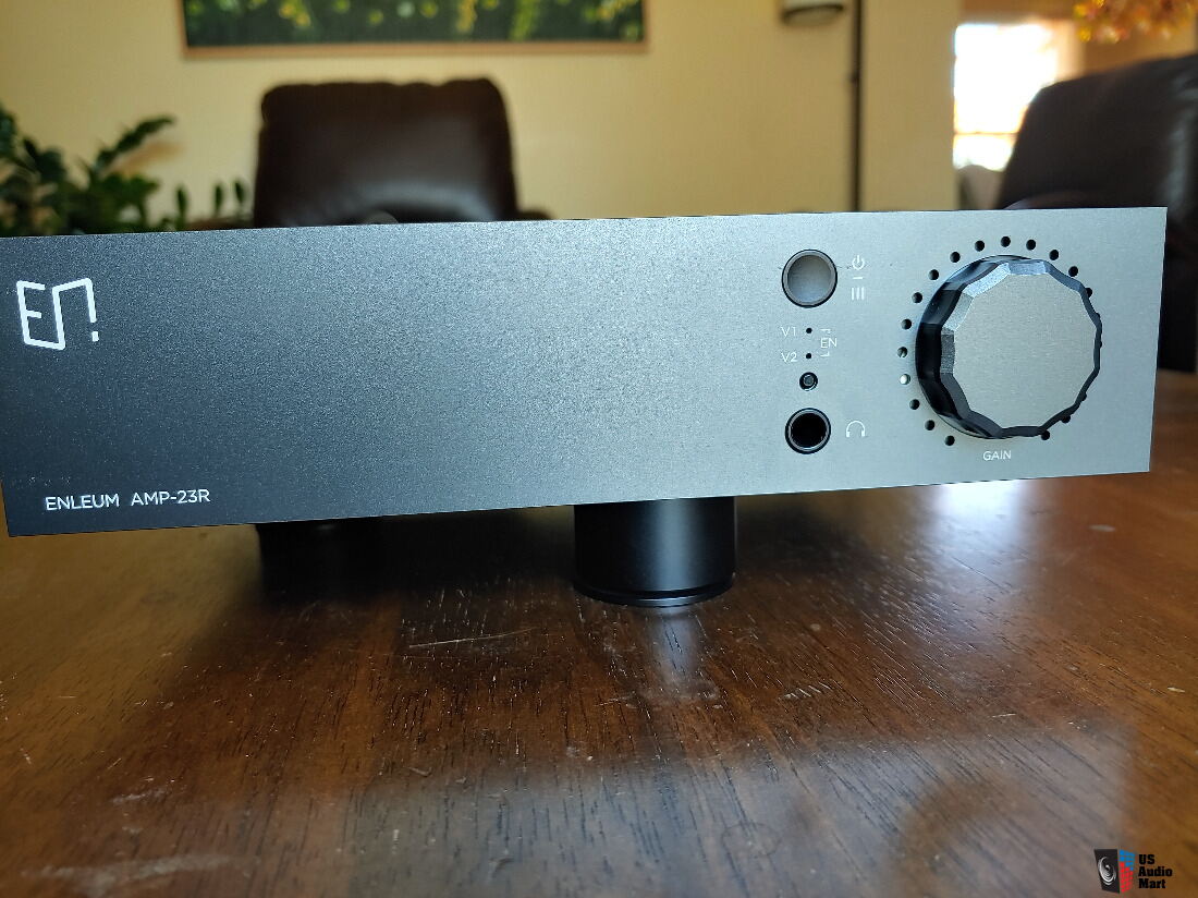 Enleum Amp - 23R w/ anti-vibration feet, remote, complete, in original ...