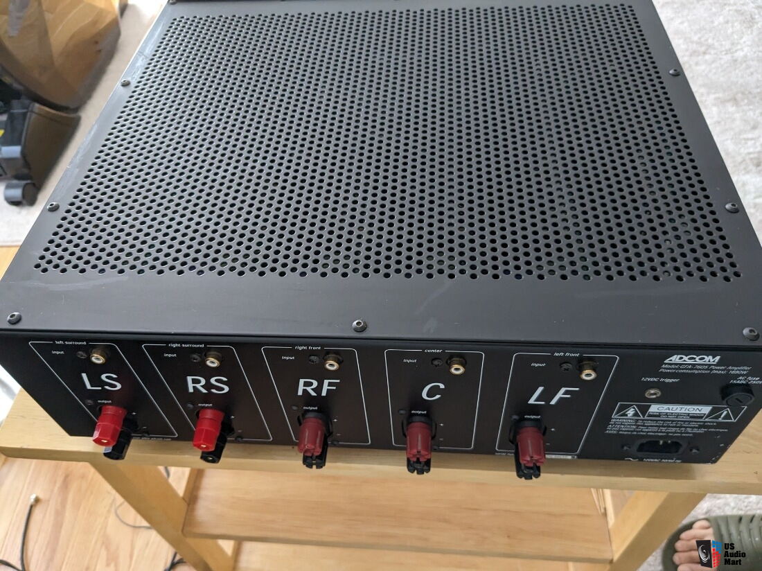Adcom GFA 7605 125 x 5 Watts @ 8 ohms Excellent working condition Photo ...