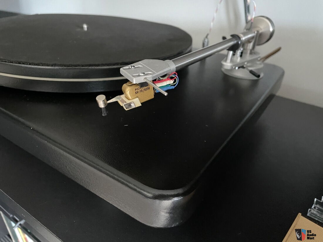 VPI Nomad Turntable With Built In Phono/Headphone Amp W/Pickering ...