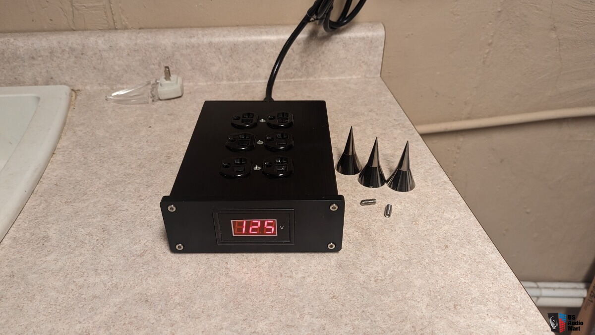 Tri-Plex Power Distributor With / 6 CRUZEFIRST Maestro Outlets ...