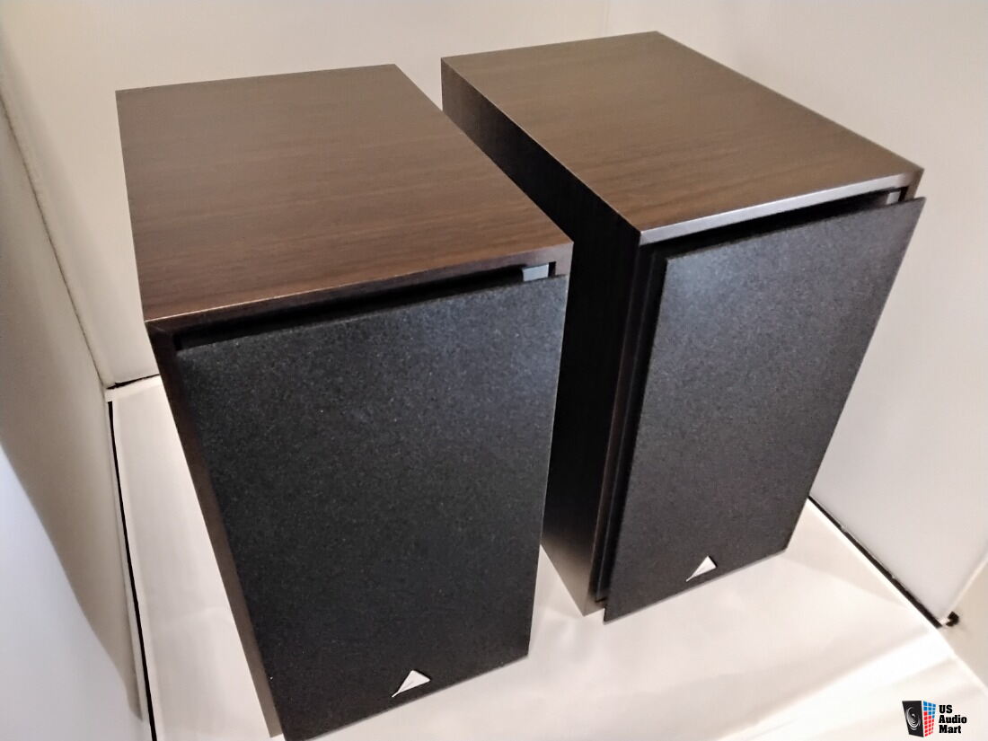 Triangle BR02 Bookshelf/Standmount Speakers Photo #4634700 - US Audio Mart