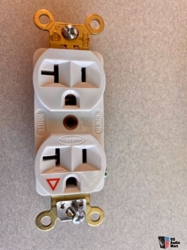 Porter Port Wall AC Outlet Photo #4637304 - US Audio Mart