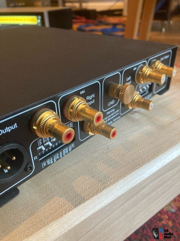 Hegel V10 Photo #4647788 - Canuck Audio Mart