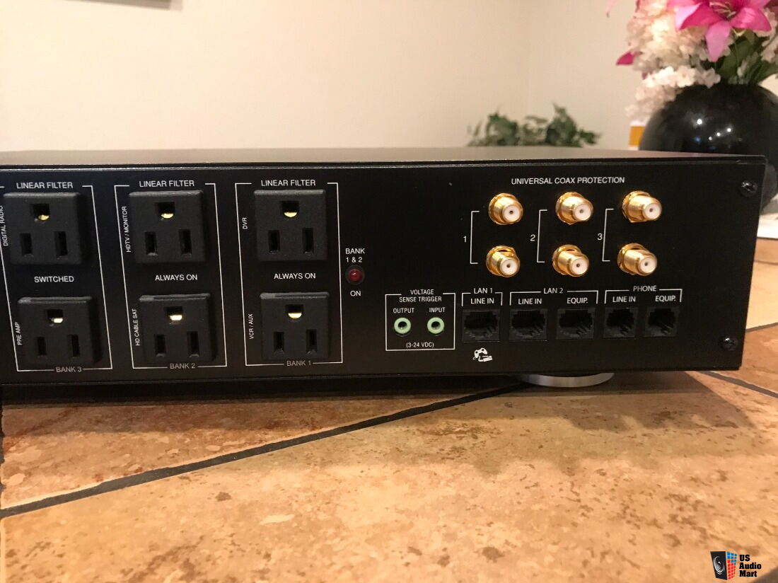Panamax M5300PM Power conditioner, excellent condition Photo #4648141 ...
