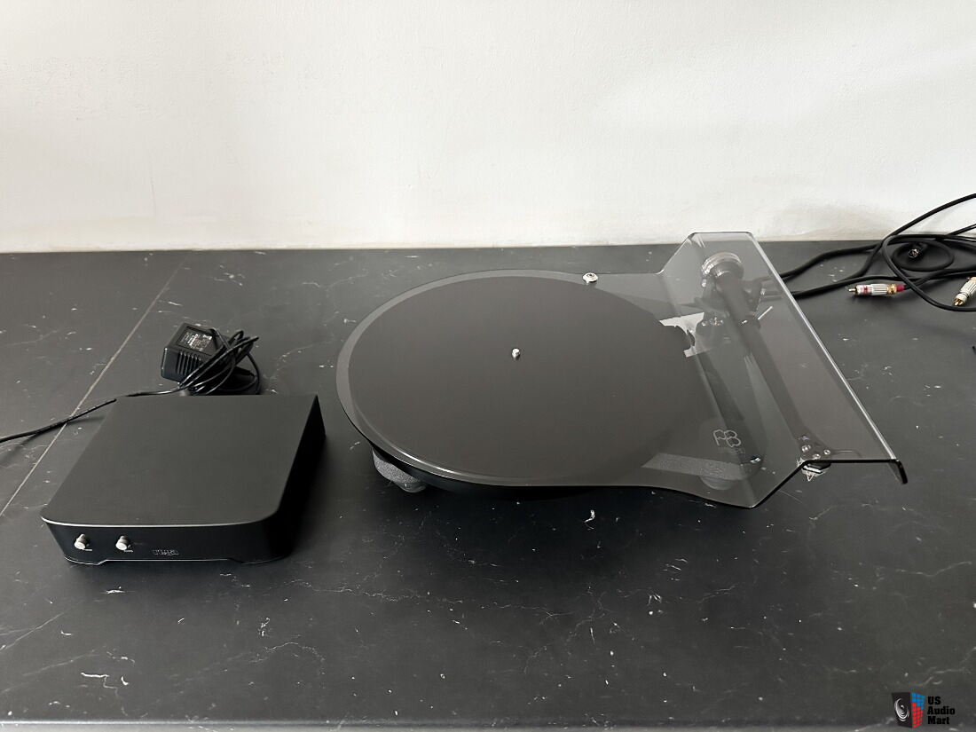 Rega Planar P8 Turntable + Apheta 2 Cartridge + Original Box and ...