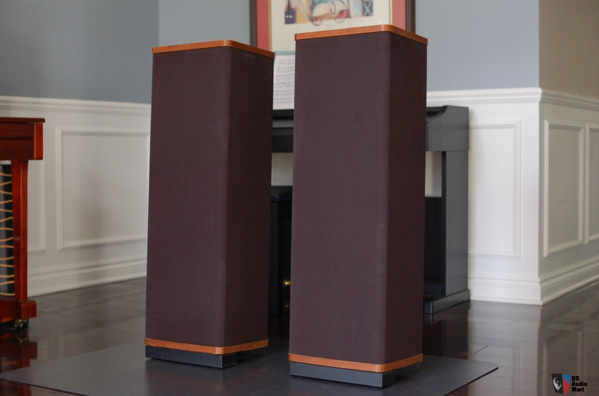 Vandersteen 1C with optional stands, recently serviced by manufacturer ...