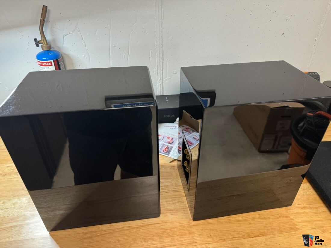 Usher S520 Bookshelf Speakers in Piano Black Photo #4717987 - US Audio Mart