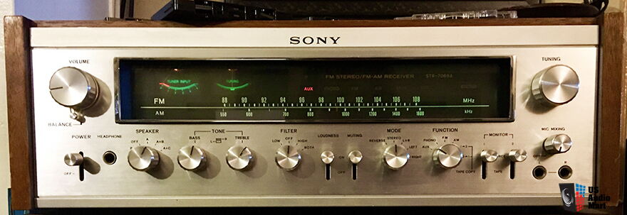 SONY STR 7065 A Integrated Stereo Receiver/ with solid dark wood case ...