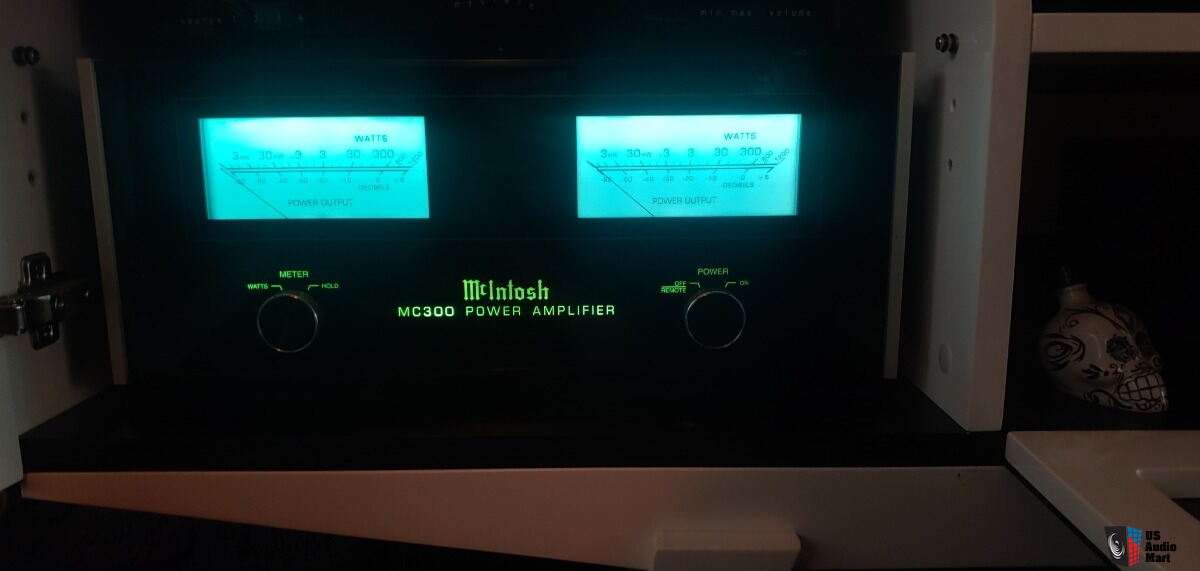 McIntosh MC 300 POWER Amplifier Photo #4729290 - US Audio Mart