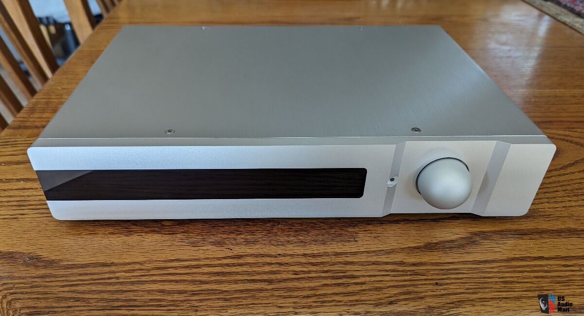 Auralic Vega DAC Silver Original For Sale - Canuck Audio Mart