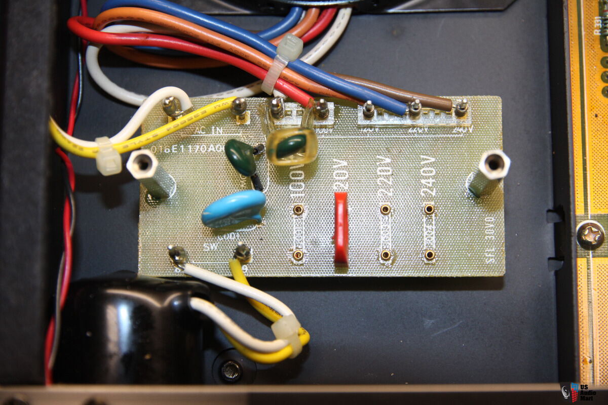 Rotel Michi RHQ-10 Phono Preamplifier Photo #4760994 - US Audio Mart