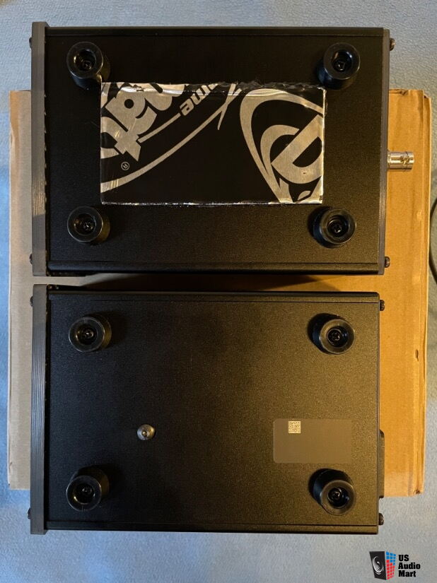 AfterDark 10Mhz Reference Queen Master Clock (75ohm) + Black Modernize ...